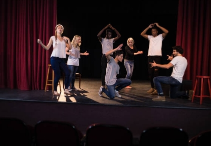 Principales características del género dramático - Icarito